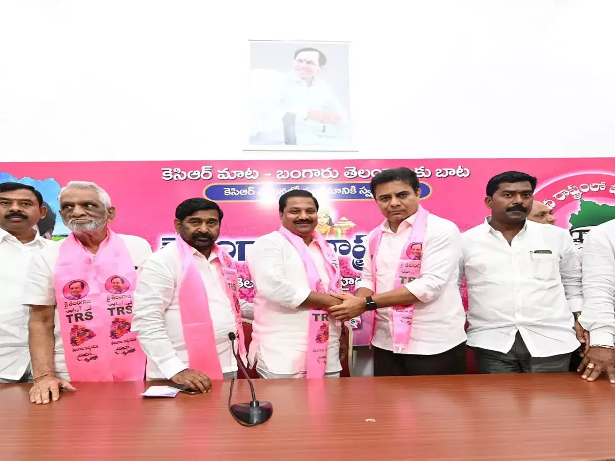 CM KCR,బీజేపీ నుంచి టీఆర్ఎస్‌లో చేరిన నేతకు కేసీఆర్ ఎమ్మెల్సీ ఆఫర్ ...