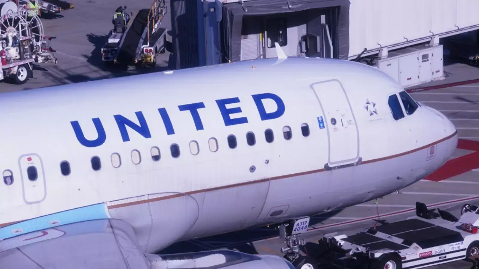 United Airlines Flight Declares Mayday,Mayday-Mayday... हवा में ही फेल ...