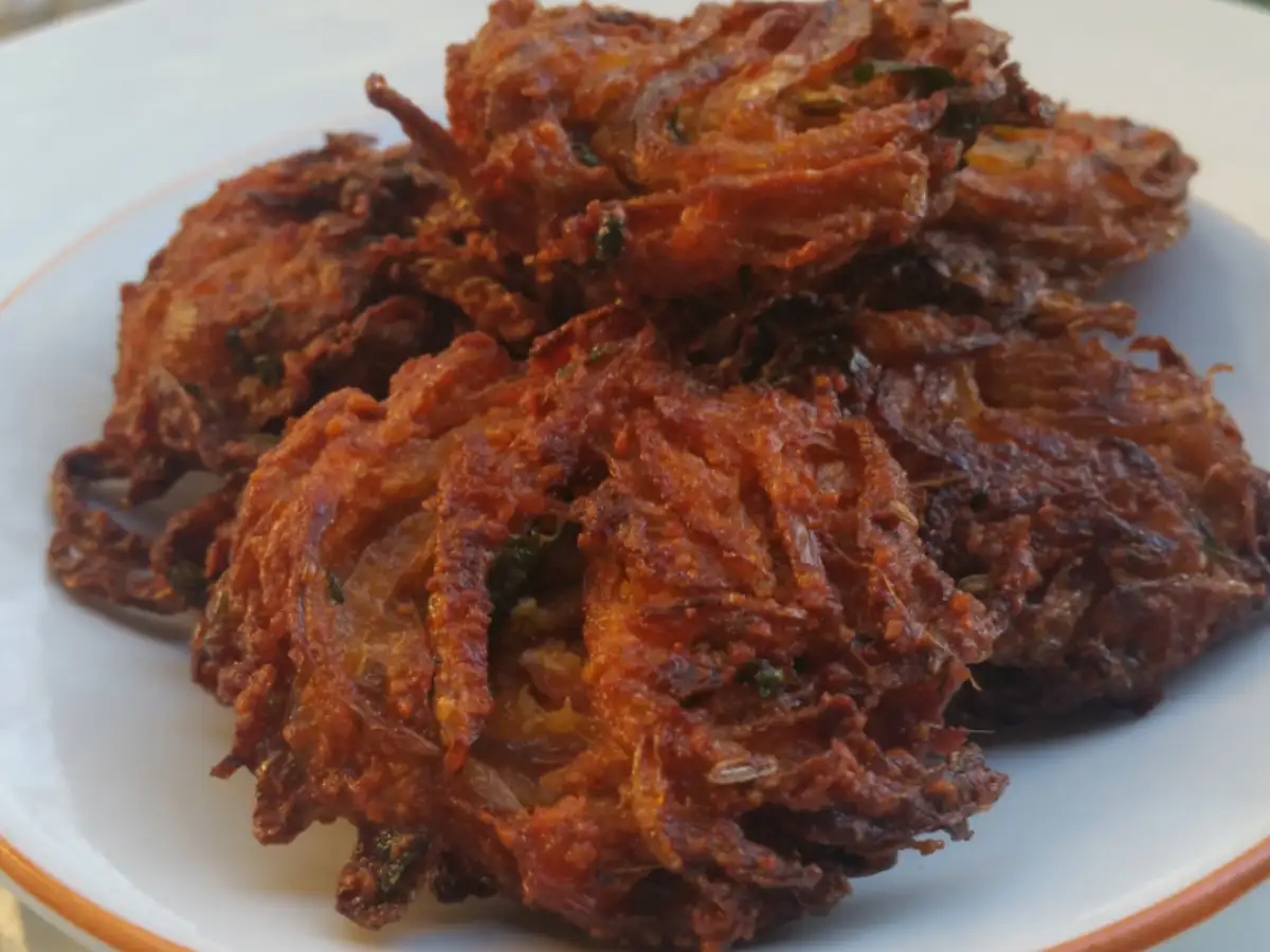 Ulli Vada Recipe,ഉള്ളിവട തയ്യാറാക്കാൻ എളുപ്പമാണ് - kerala style ulli ...