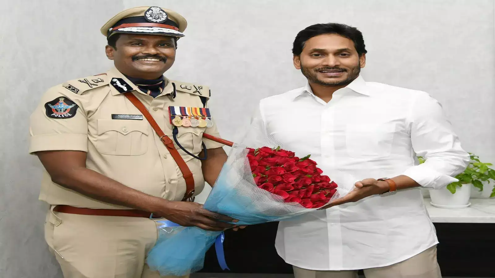 Guntur Police Case On YS Jagan and AP IPS Officer PV Sunil Kumar - మాజీ ...