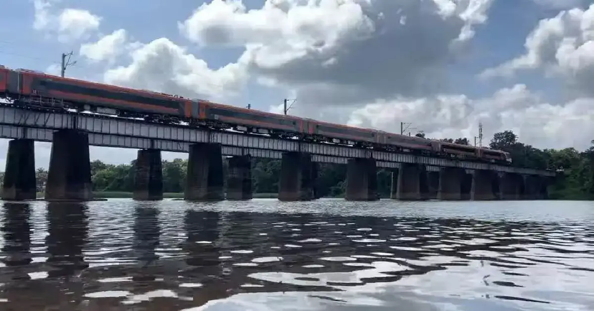 Shoranur Railway Over Bridge: 50 വര്‍ഷം പഴക്കം; ഷൊർണൂർ റെയിൽവെ മേൽ പാലം ...