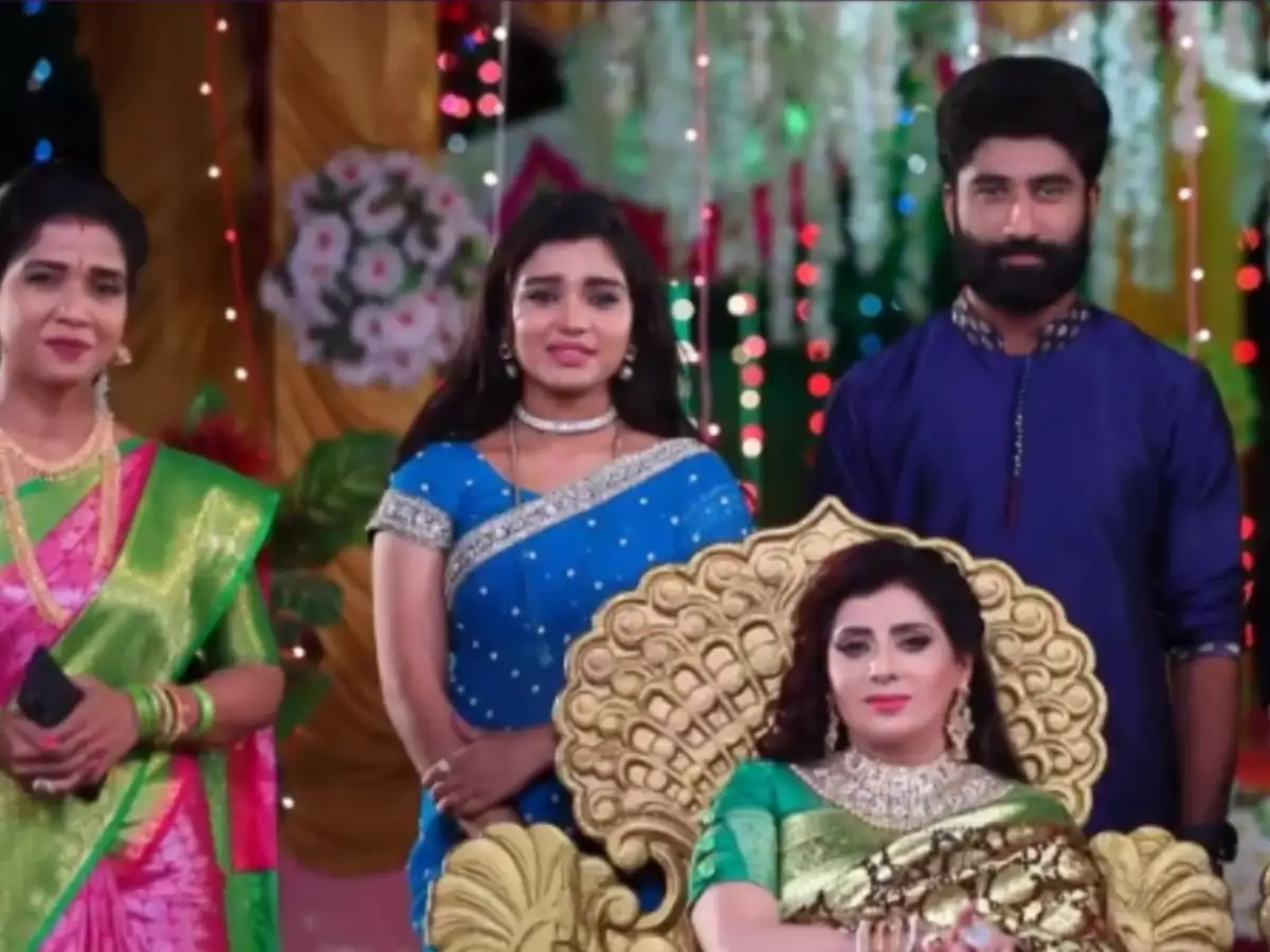 Sembaruthi Serial,குடும்ப போட்டோவில் பார்வதி இருக்க கூடாதா? வனஜா போட்ட ...