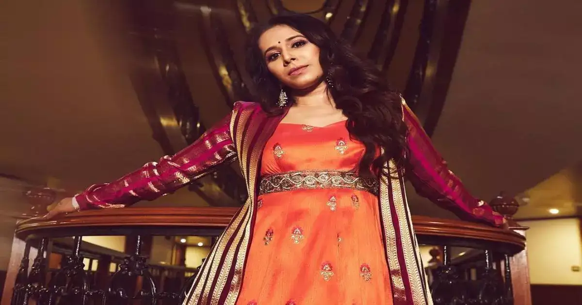 Actress Shreya Bugde Open New Hotel The Big Fish And Company At Dadar ...