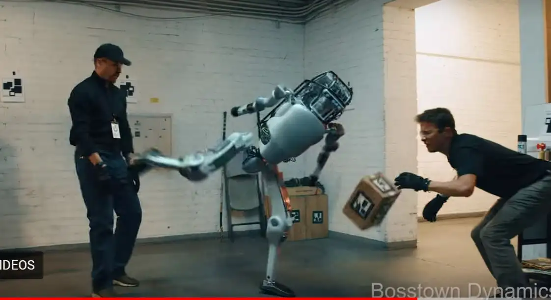 Robot Attacking Humans,മനുഷ്യരെ ആക്രമിക്കുന്ന റോബോട്ടിൻ്റെ വീഡിയോ കണ്ടവ ...