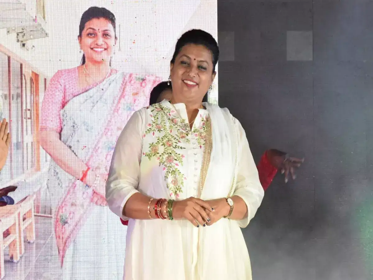 Minister R K Roja: వివాదంలో మంత్రి రోజా.. పోలీసులకు ఫిర్యాదు, ఏం ...
