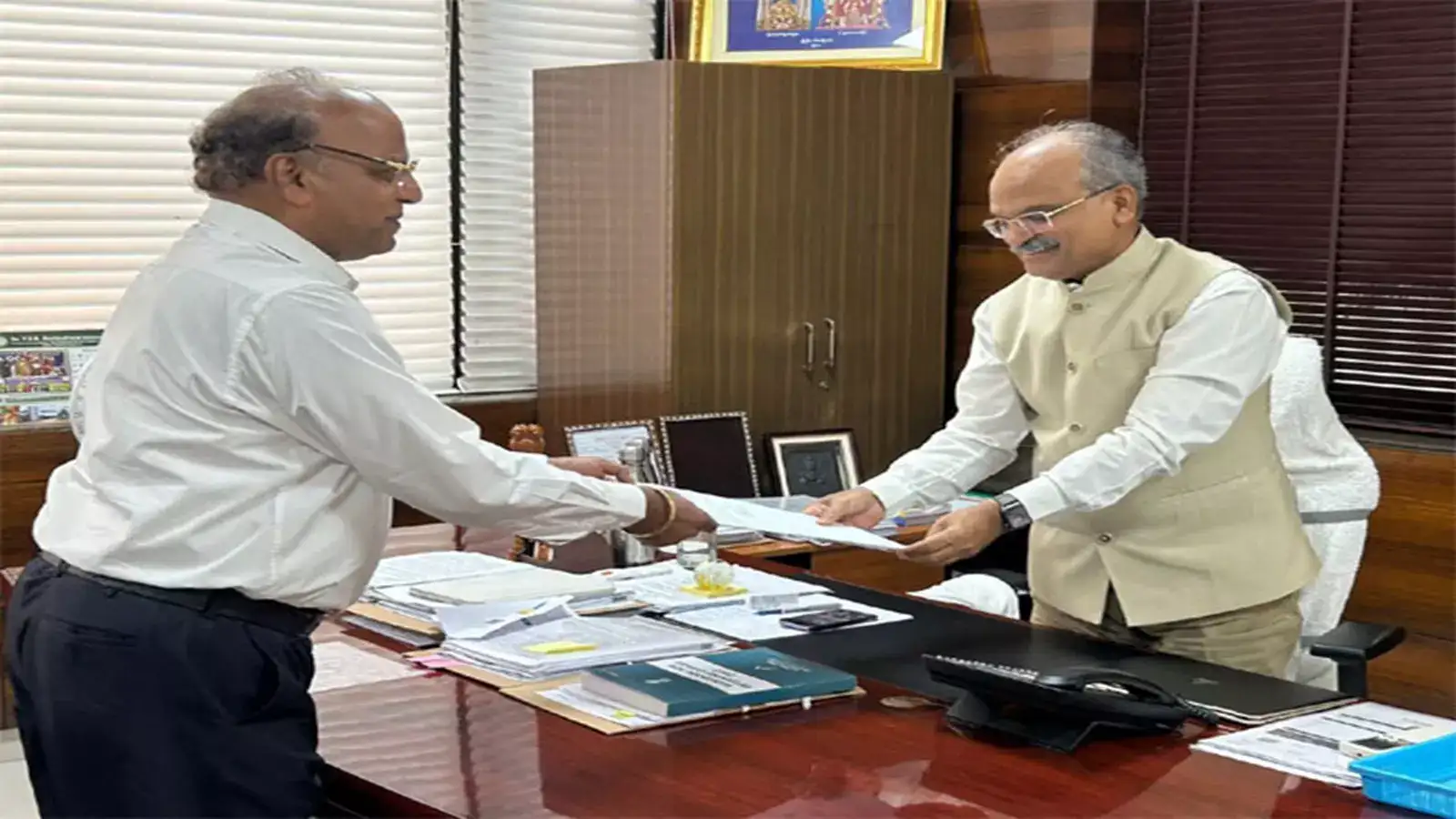 IAS Officer Srinivasa Raju Transferred To Andhra,తెలంగాణ నుంచి రిలీవ్, మళ్లీ ఏపీకి తిరిగొచ్చిన ...