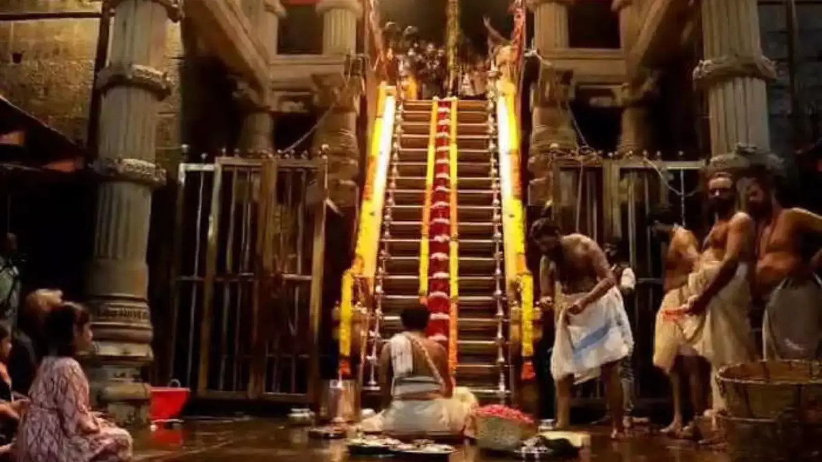 sabarimala 18 steps meaning : சபரிமலை ஐயப்பன் 18 படிகள் மீது அமர்ந்து ...
