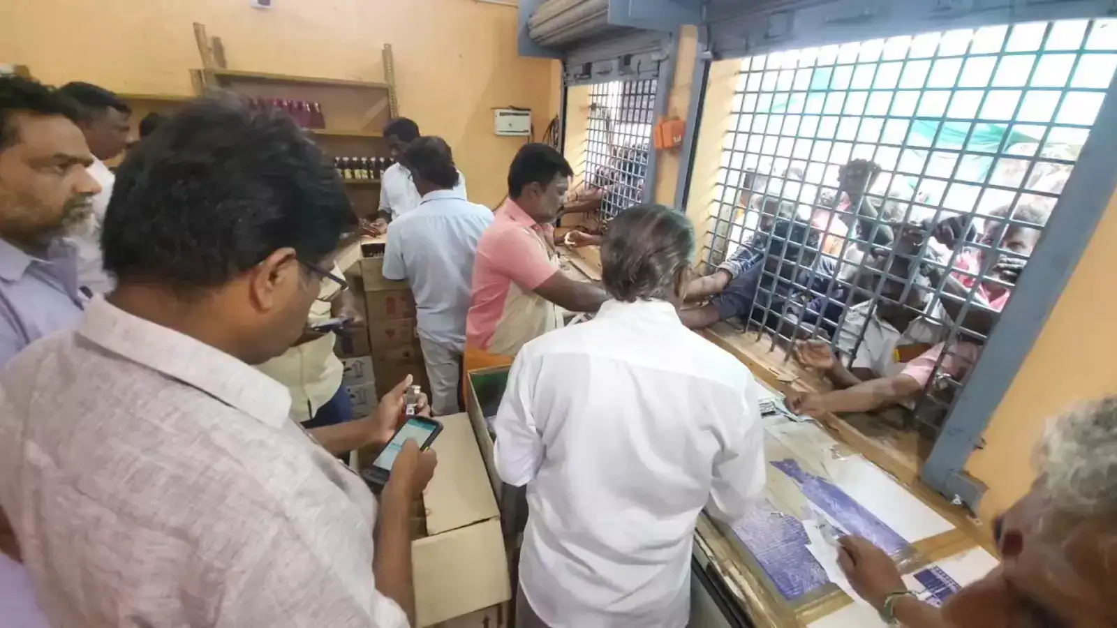 TN Tasmac shops digital bill system implemented in Kanchipuram and ...