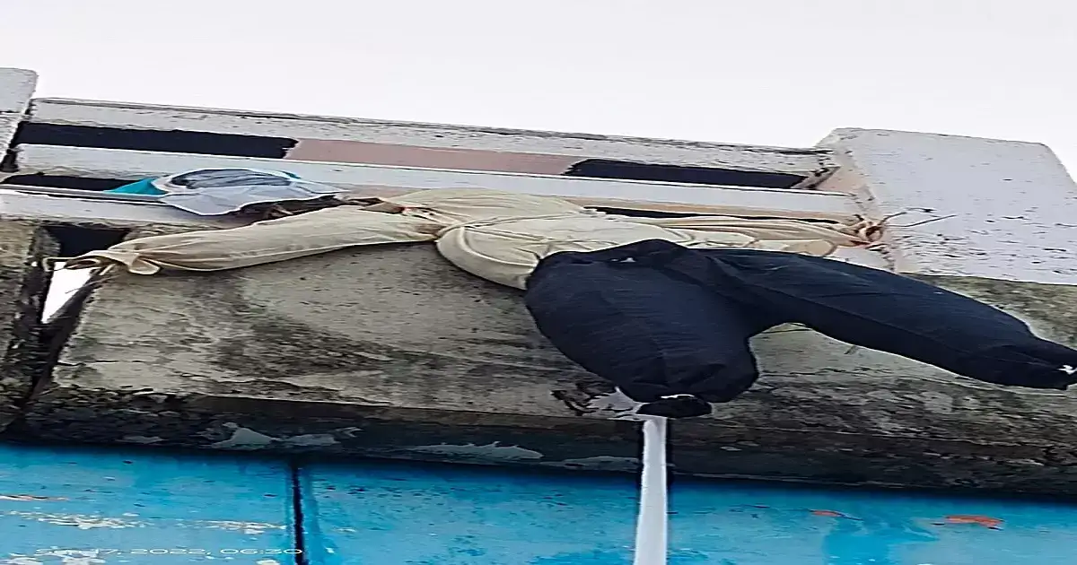 Dmk Mp A. Rasa,தூக்கில் தொங்க விடப்பட்ட ஆ. ராசா உருவ பொம்மை ...