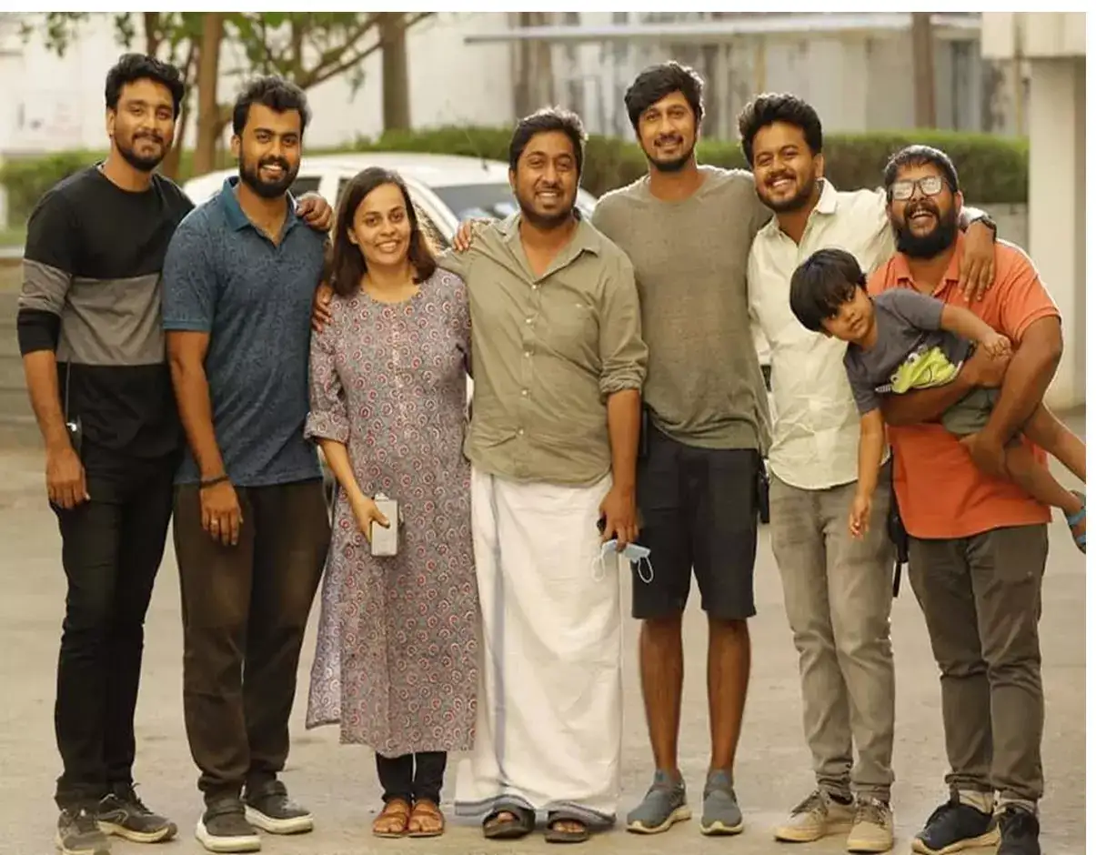 Aravind Venugopal,പാട്ട് മാത്രമല്ല വിനീതിന്റെ അസിസ്റ്റന്റായും പ്രവര്‍ത്തിച്ചിട്ടുണ്ട് അരവിന്ദ് ...