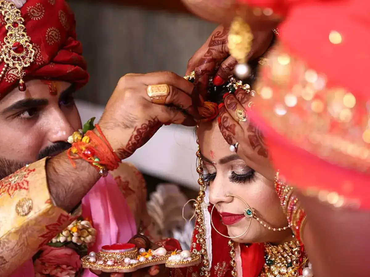 Iraq Groom Divorces Bride In Stage,மணமேடையிலேயே மணமகளை விவாகரத்து ...