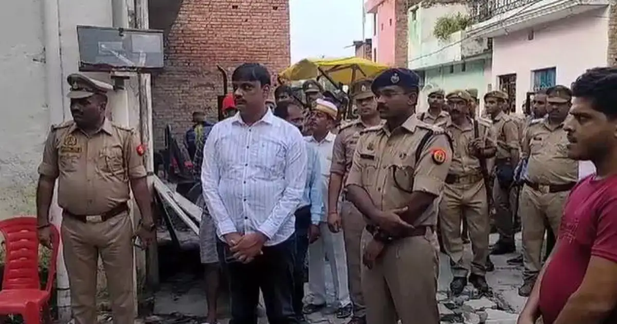 Amethi में दो भाइयों के बीच दरवाजा लगाने पर हुआ विवाद, सुलह कराने ...