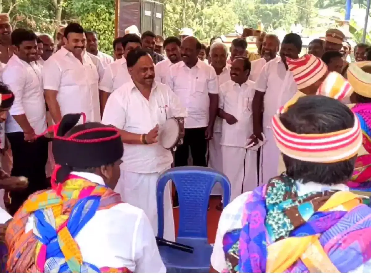 கொல்லிமலை,கொல்லிமலை: மலைவாழ் மக்களுடன் நடனமாடிய எம்எல்ஏ... கைத்தட்டி ...