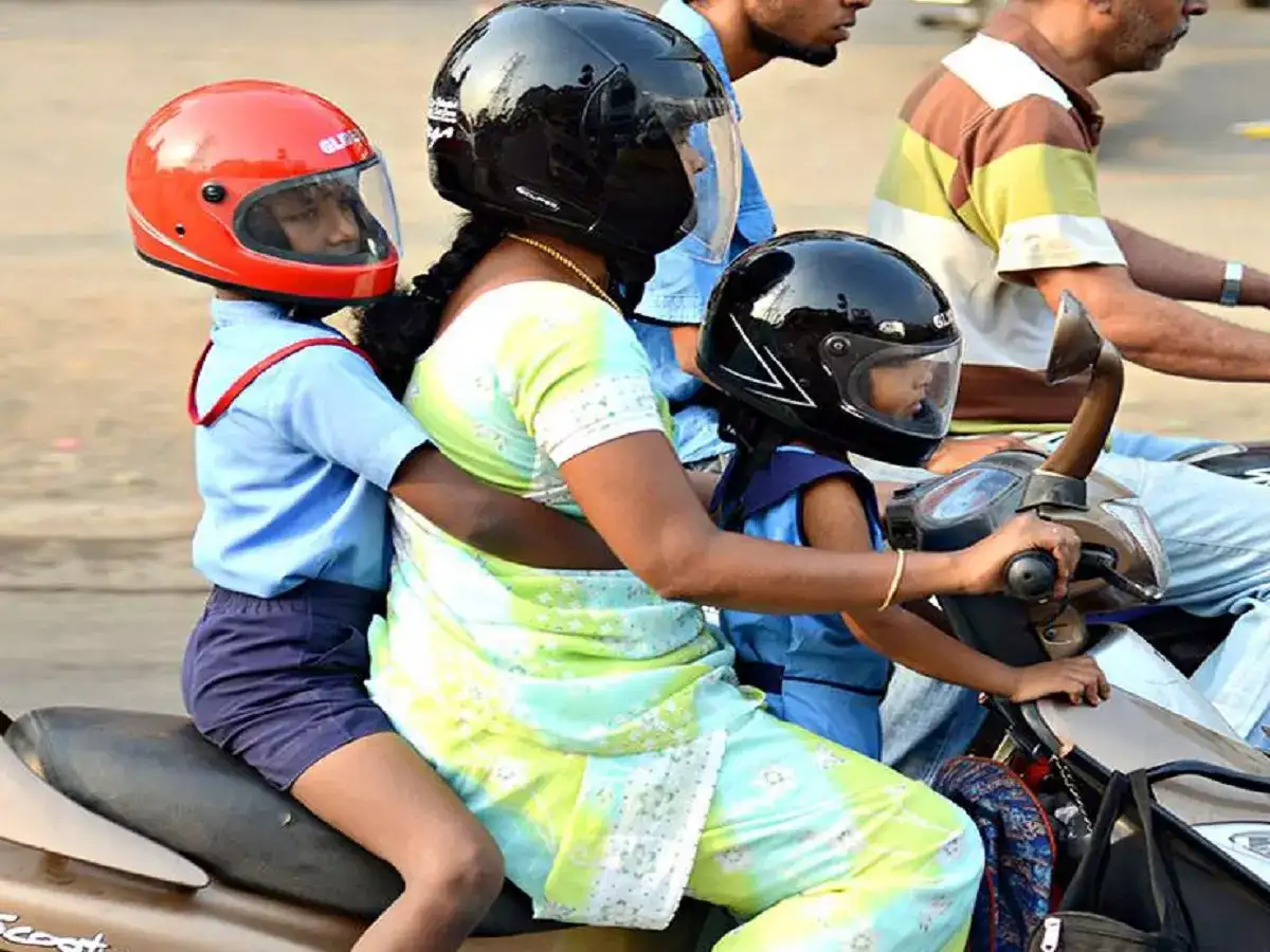 Pillion Rider Helmet Fine,இரு ஹெல்மெட் என்பது போலீசாரின் வசூல் ...