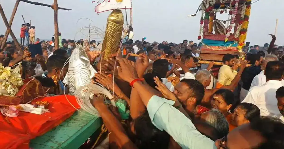 Athipatha Nayanar Festival In Nagai,அதிபத்த நாயனார் சிவபெருமானுக்கு ...