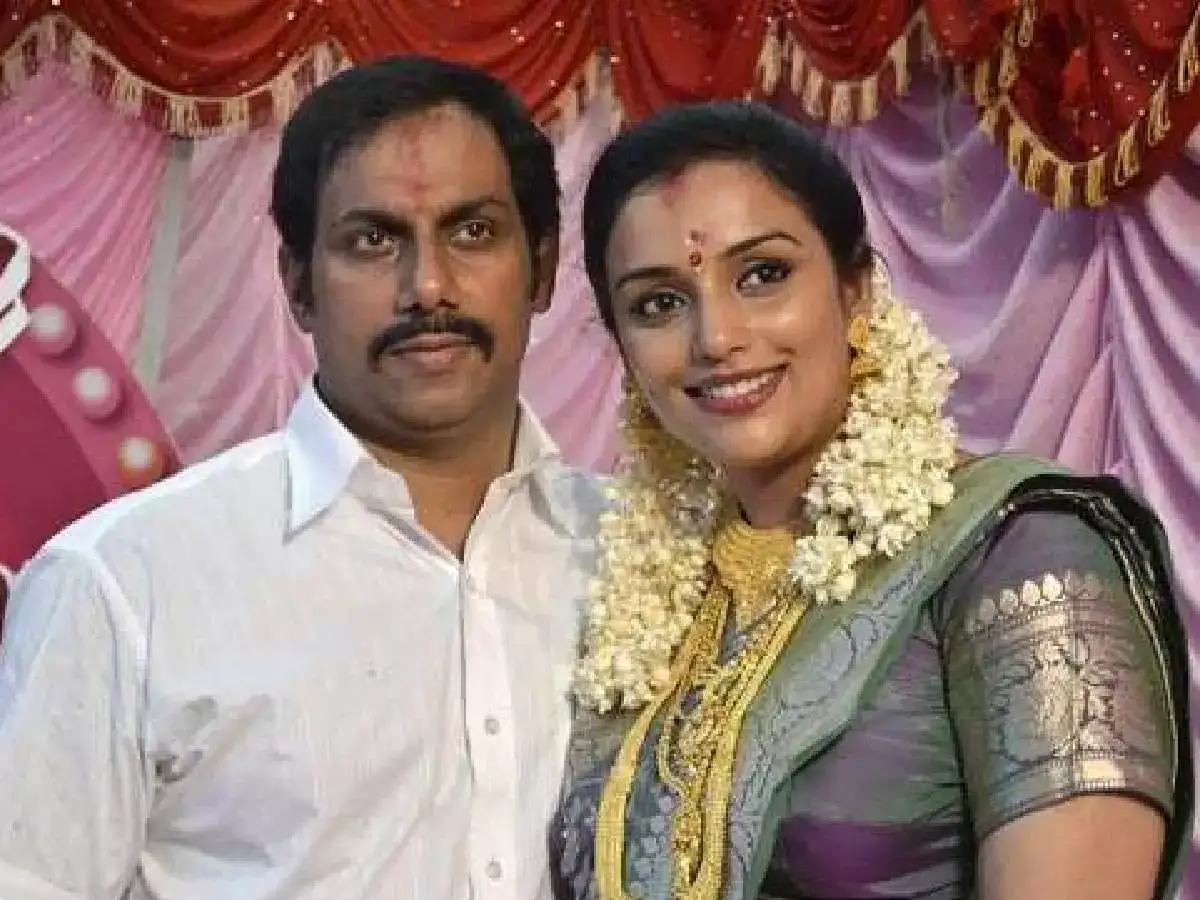 Shweta Menon Husband Sreevalsan Menon,ശ്രീ പൂർണ്ണമായും ഹൗസ് ഹസ്ബൻഡും ...