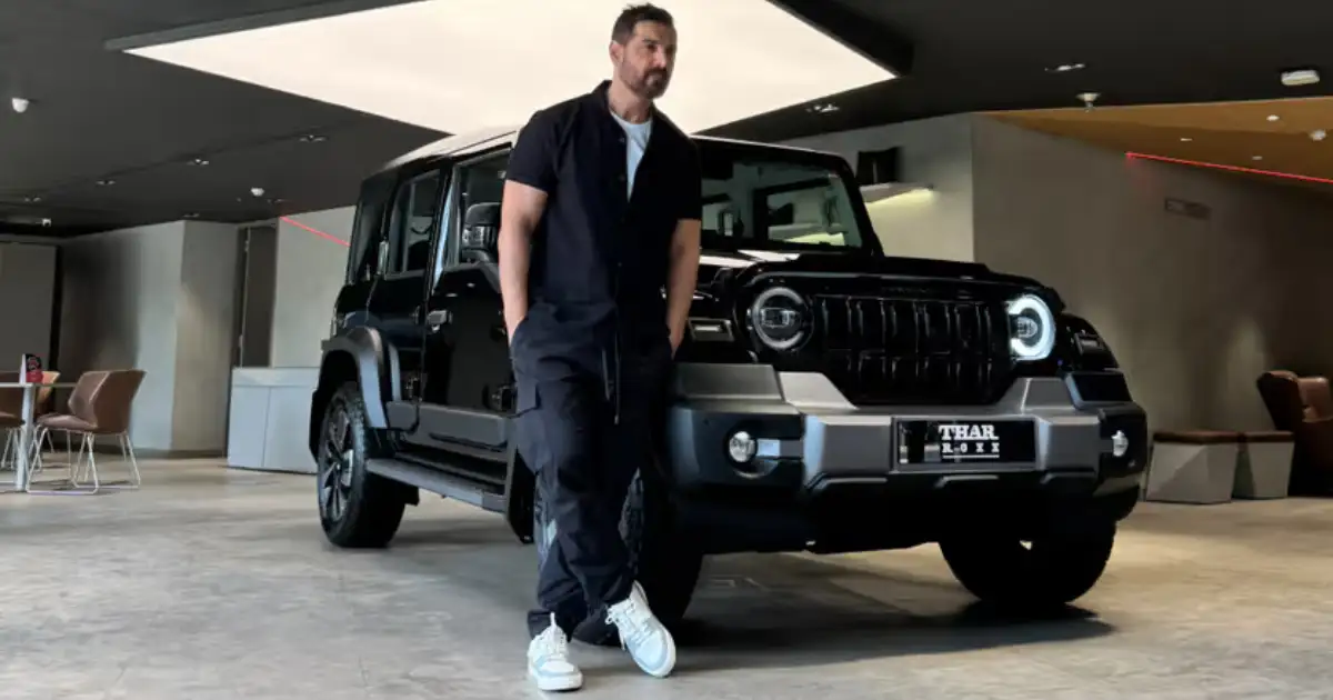 जॉन अब्राहम ने खरीदी Mahindra Thar Roxx, कंपनी ने JA बैजिंग के साथ इस ...