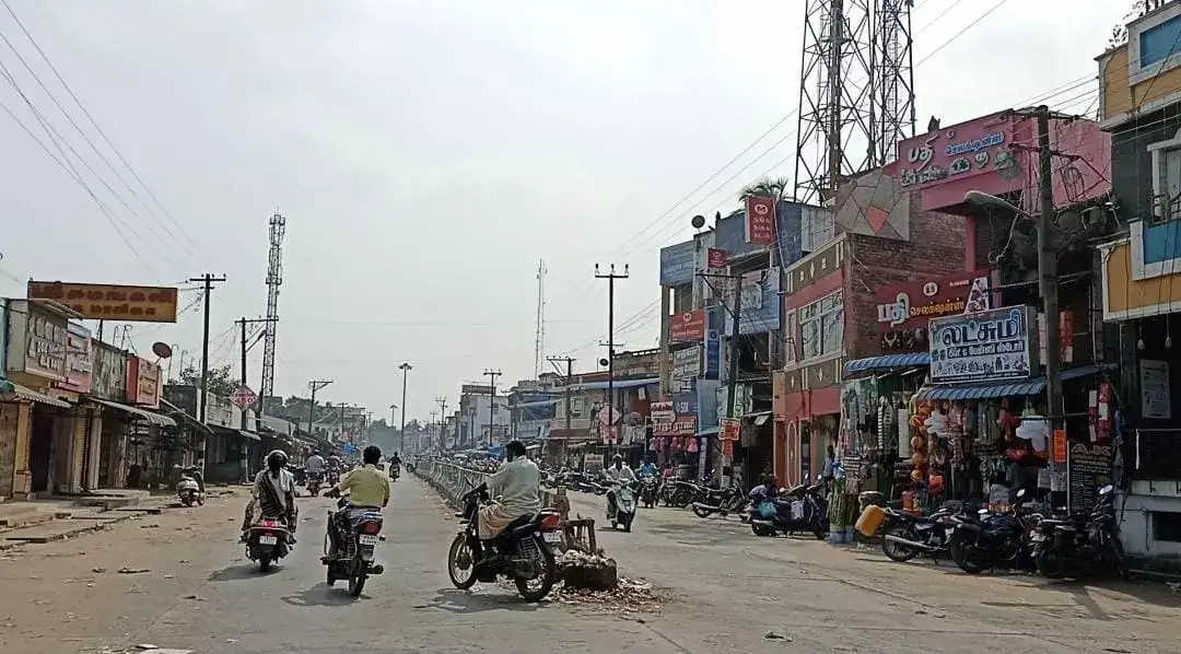 Tamilnadu Puducherry Border,ரோட்டுக்கு இந்த பக்கம் ஊரடங்கு, அந்த பக்கம் ...