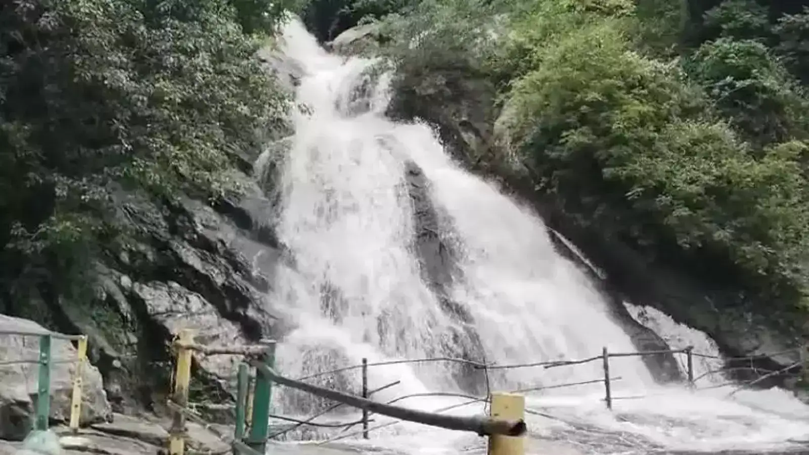 coimbatore pollachi kavi aruvi : கோவை பொள்ளாச்சி கவியருவியில் சுற்றுலா ...