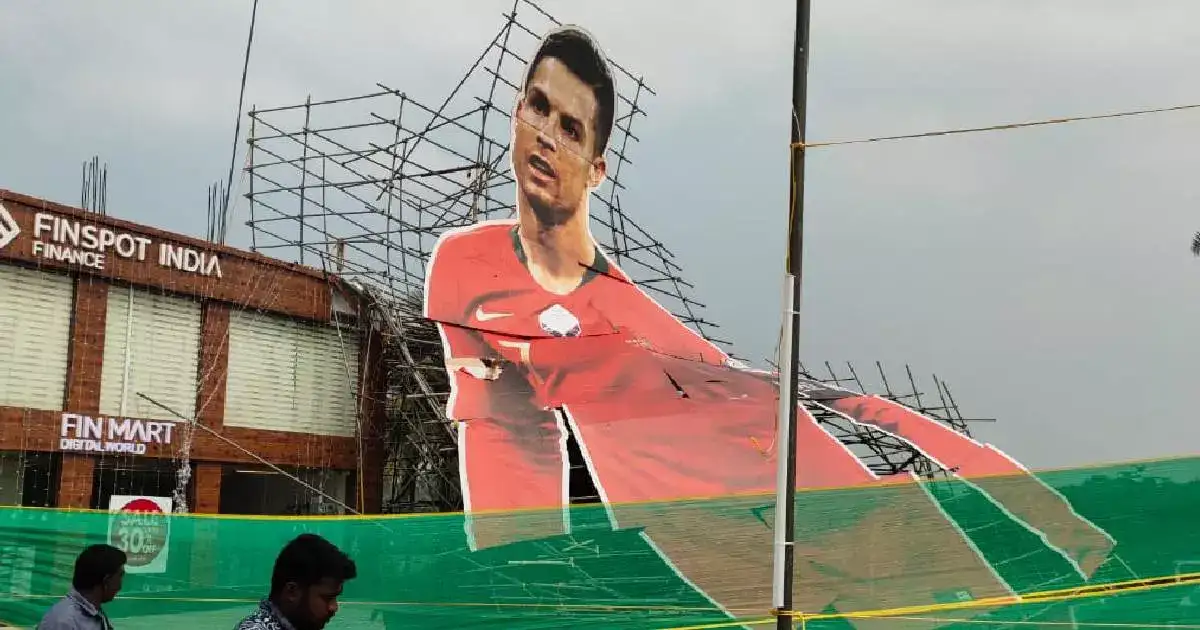 Cristiano Ronaldo Cut Out,120 അടി ഉയരത്തിൽ നിന്നും ഒരു കൂറ്റൻ വീഴ്ച ...