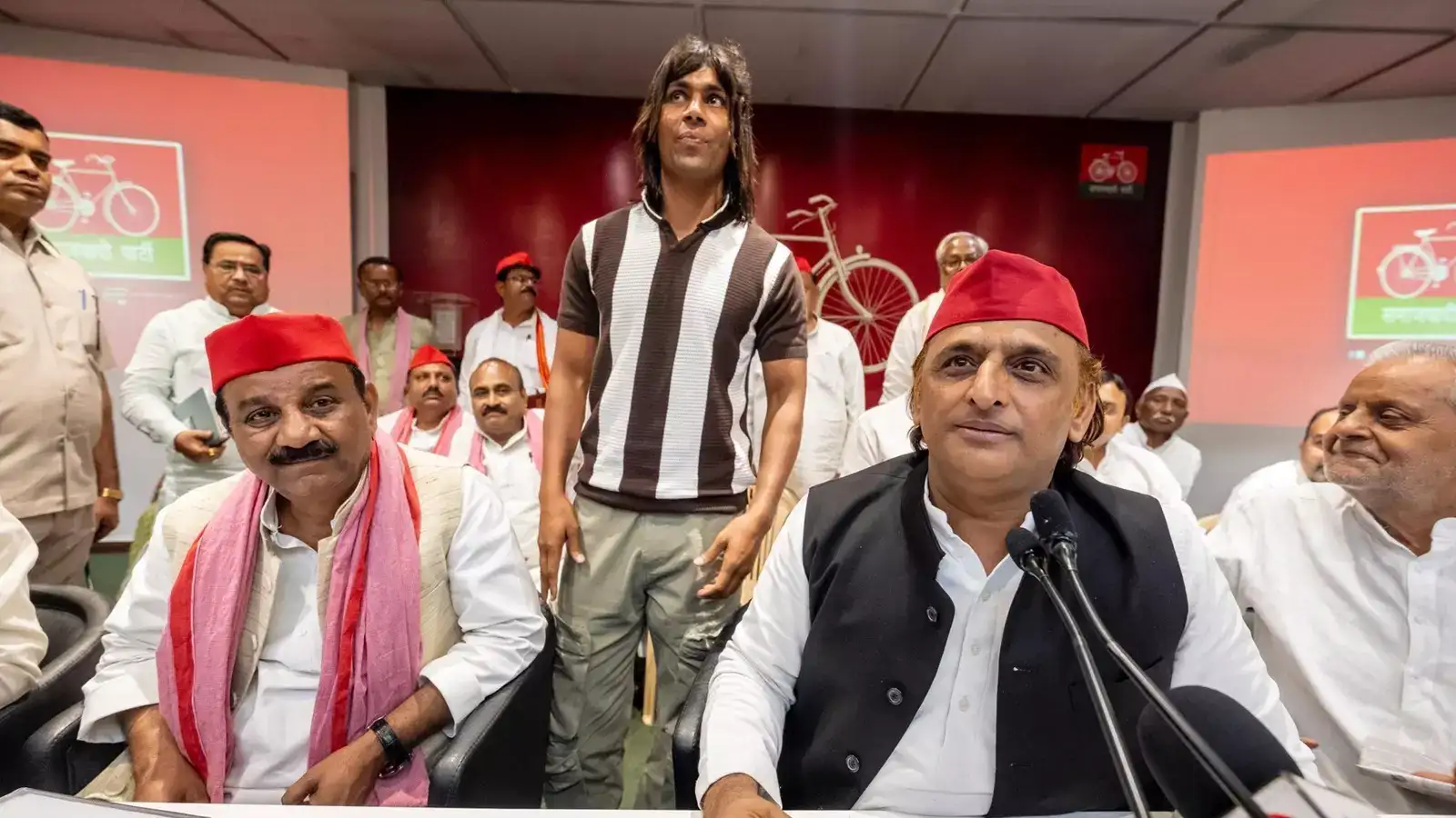 Akhilesh Yadav Birahi Tarzan Raja Yadav Meeting,रील-सोशल मीडिया के ...