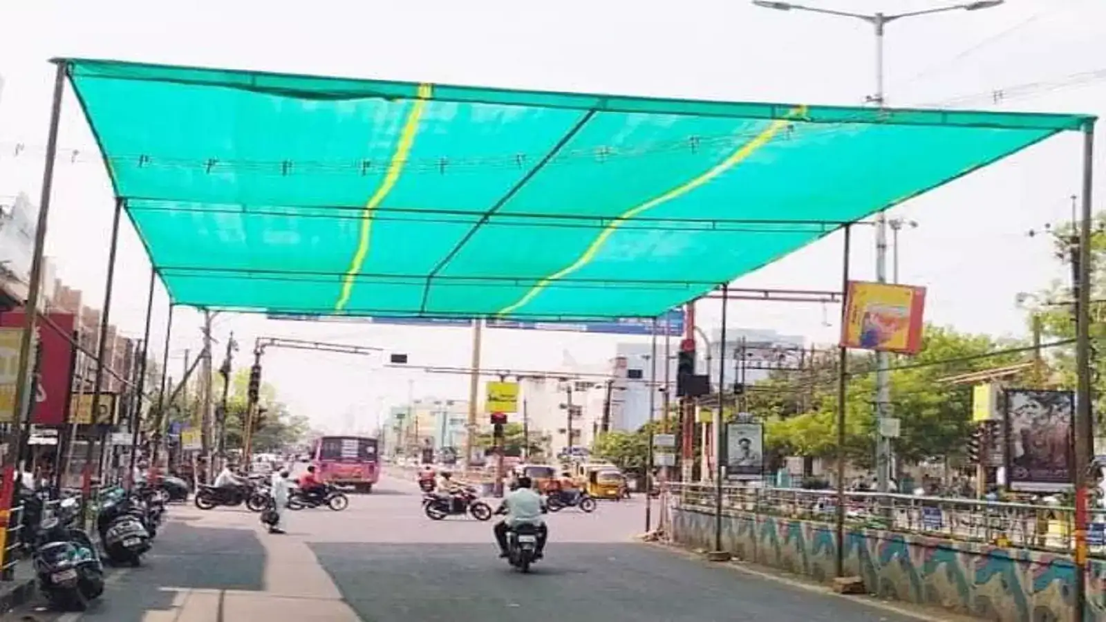 green shades are arranged by trichy traffic police in signal :சாலையில் ...