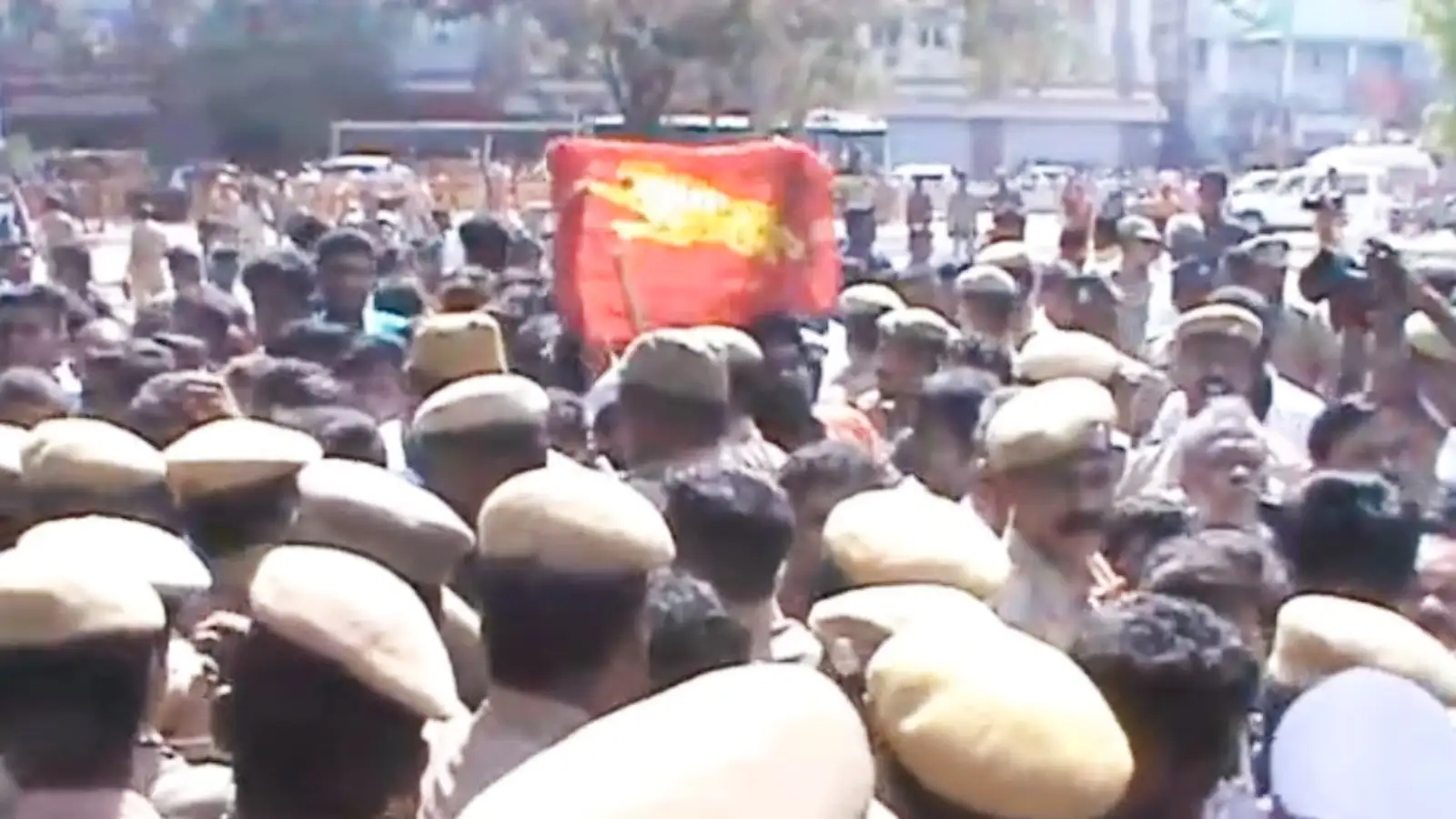 Pasumpon Muthuramalinga Devar,மதுரை ரயில் நிலையத்தில் போராட்டத்தில் ...