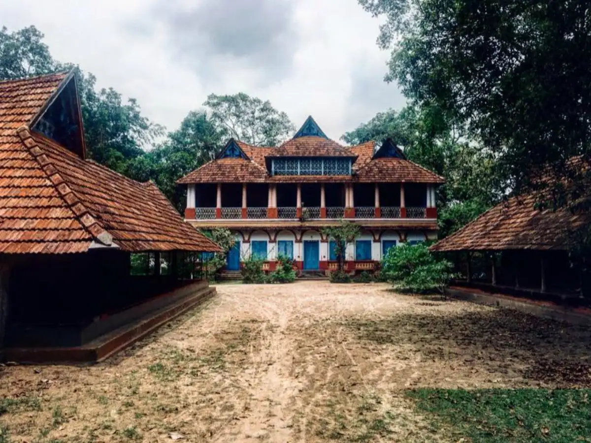 Alummoottil Tharavad,നാഗവല്ലിയുടെ പ്രേതഭവനമല്ല ഇത്, ചരിത്ര സംഭാവനകളും ന ...