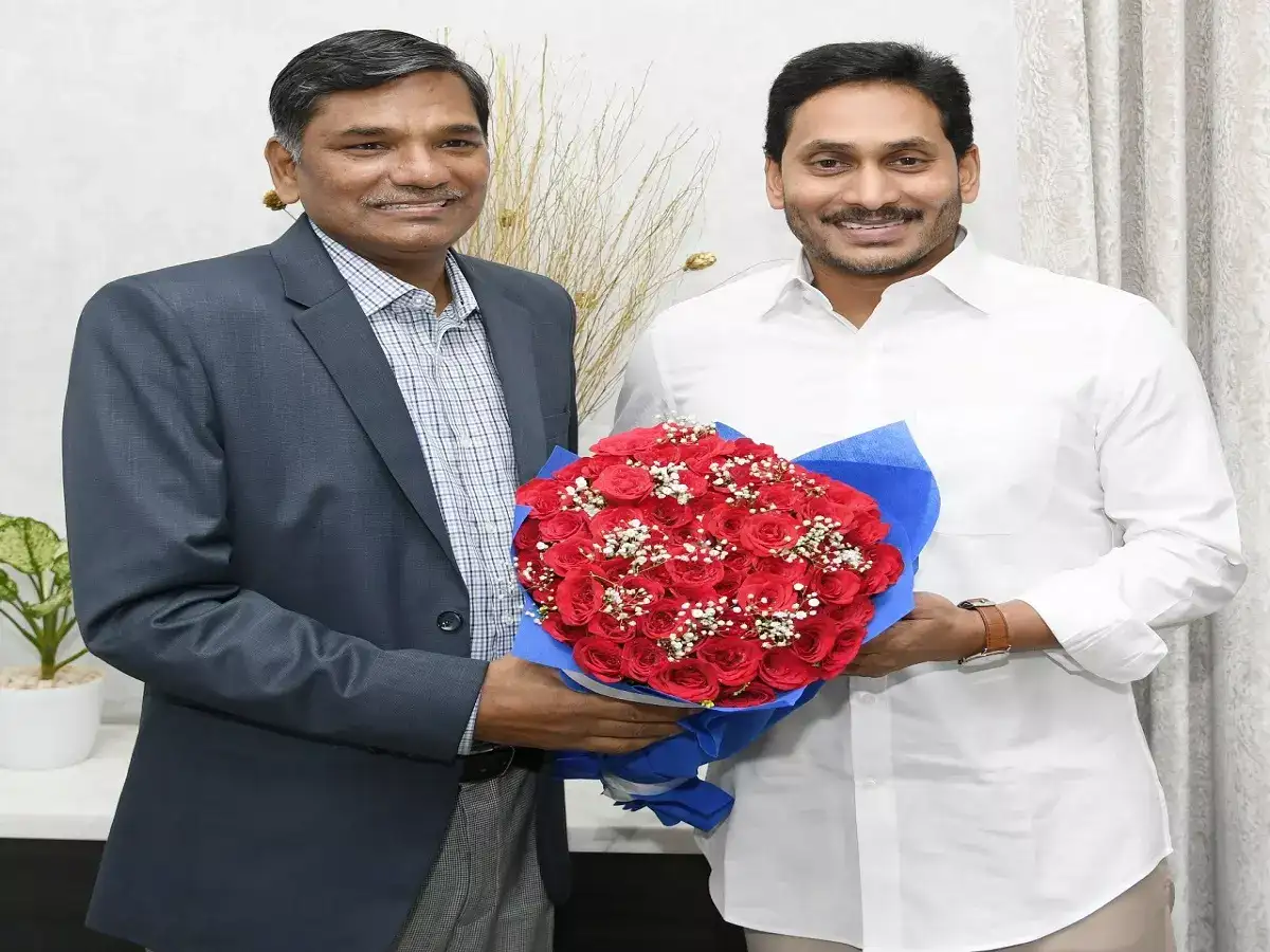 Kasireddy Rajendranath Reddy,సీఎం వైఎస్ జగన్‌ను కలిసిన రాజేంద్రనాథ్ ...
