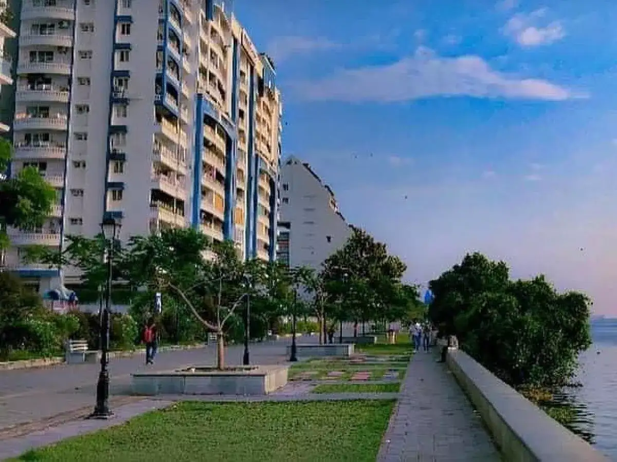 Marine Drive Commercial Complex: 2000 അപ്പാർട്ട്‌മെന്‍റുകള് ...