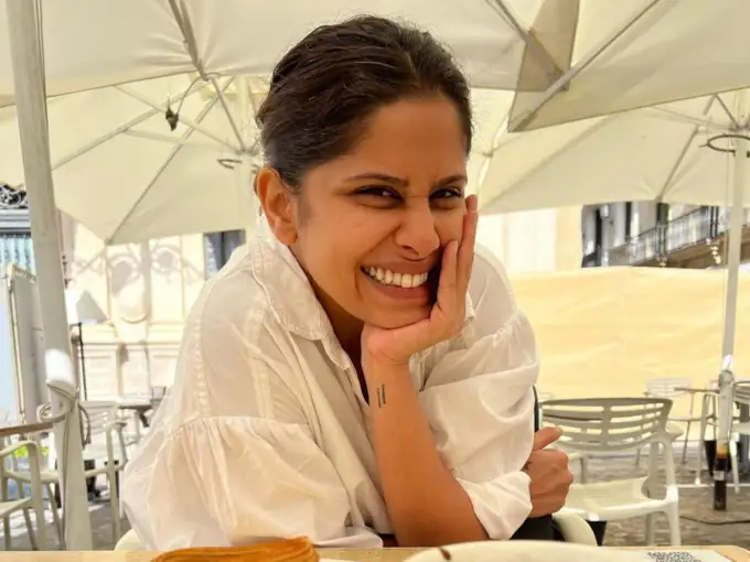 व्हाईट टिशर्ट ची जादू