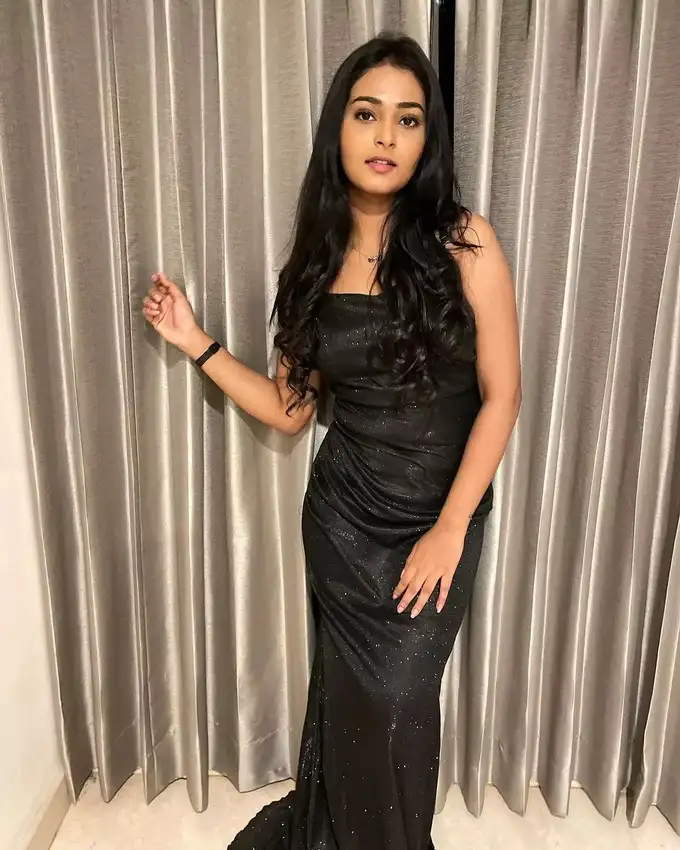 మోడ్రన్ లుక్‌లో మల్లి అందాలు.. లాస్య లేటెస్ట్ పిక్స్