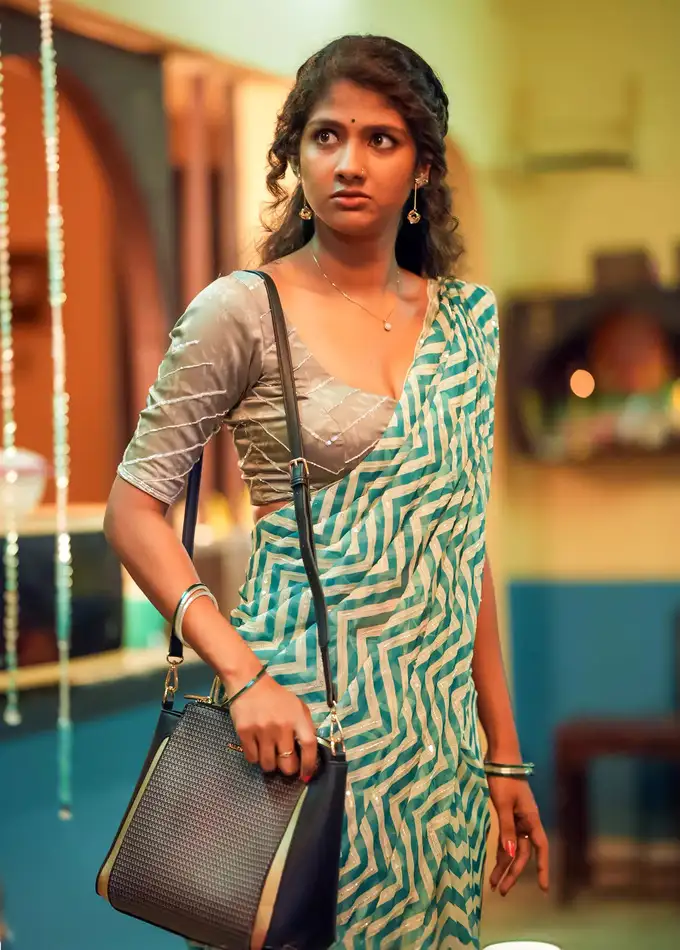 శారీ వర్కింగ్ స్టిల్స్.. ఆరాధ్యను అద్భుతంగా చూపిస్తోన్న ఆర్జీవీ