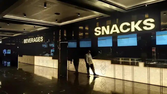 Vetri e square launched the epic screen in thanjavur - தஞ்சாவூரில் ...