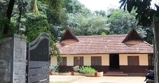 Mohanlal House In Thevara