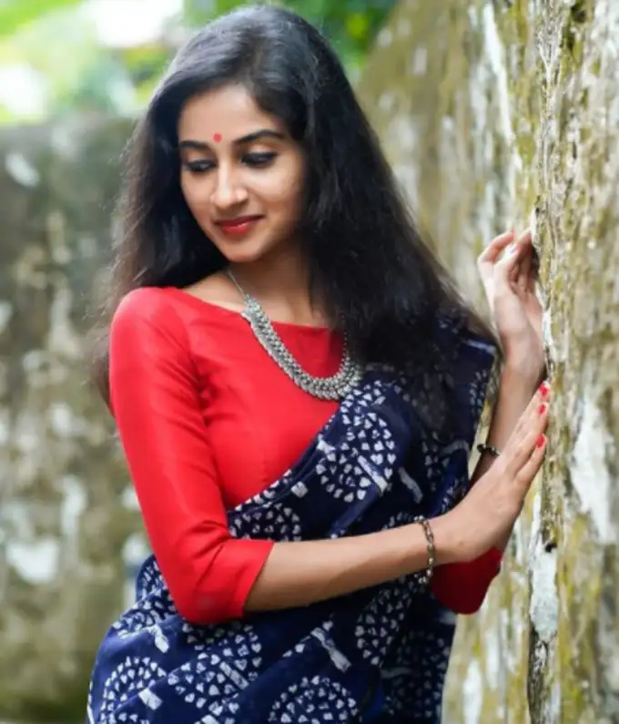 അരങ്ങേറ്റം മിഴിയോരത്തിലൂടെ