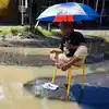indonesian man bathing and fishing in giant pothole video goes viral