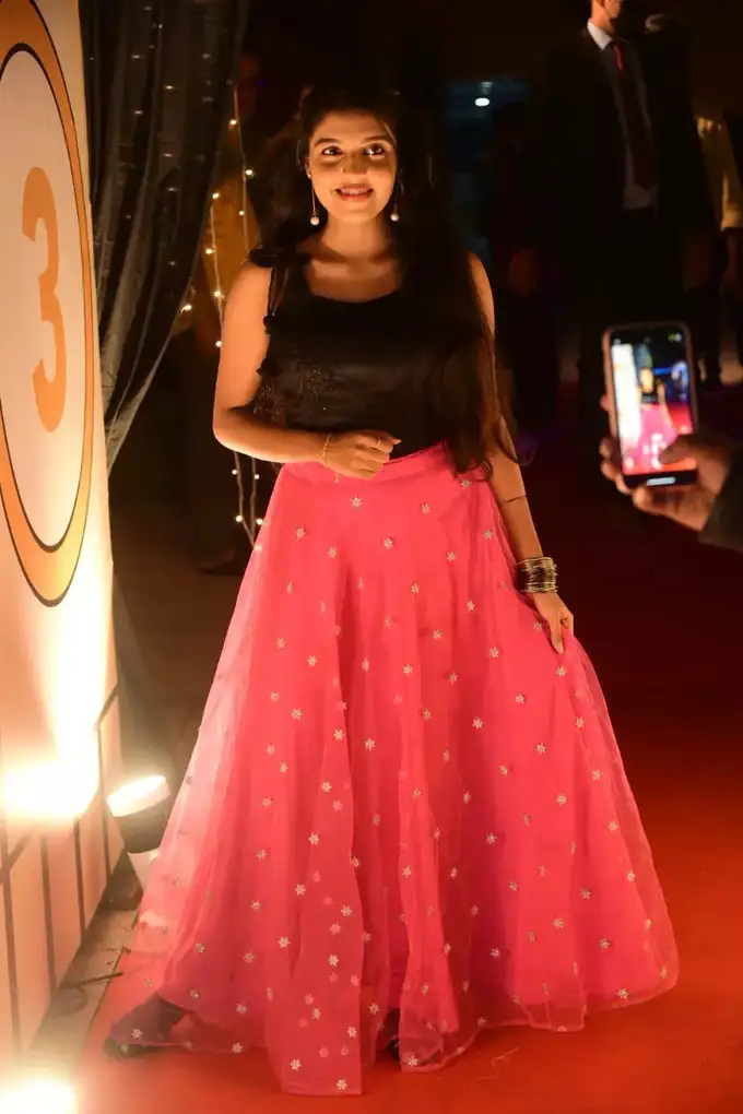 സോഷ്യല്‍ മീഡിയയില്‍ സജീവം