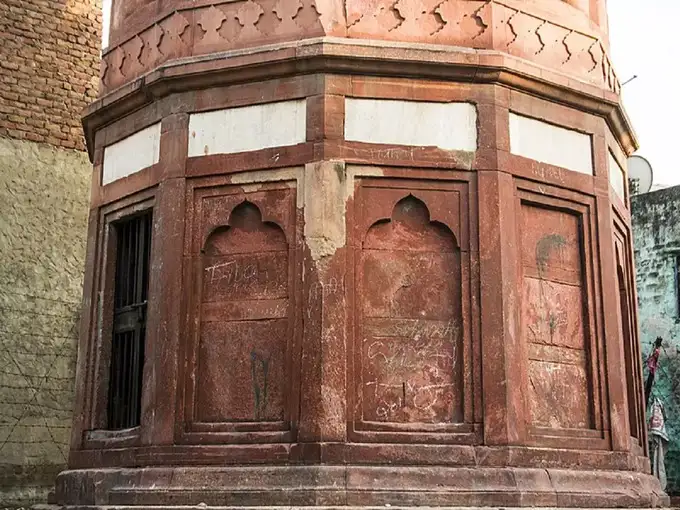 हस्त मीनार की ऊंचाई