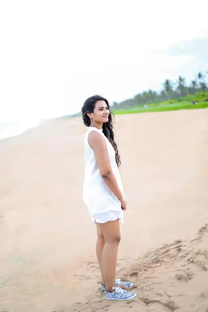 Divya Duraisamy: கவர்ச்சிக்கு தாவிய திவ்யா துரைசாமி: அசத்தல் போட்டோஸ்.!