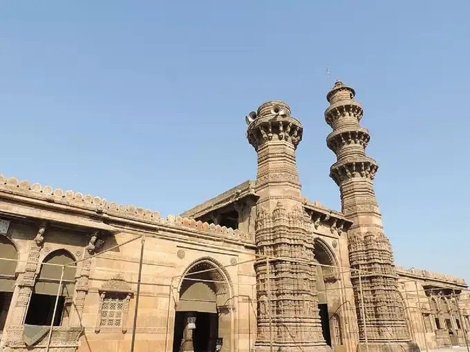 तो इसलिए रखा गया इसका नाम झूलता मीनार