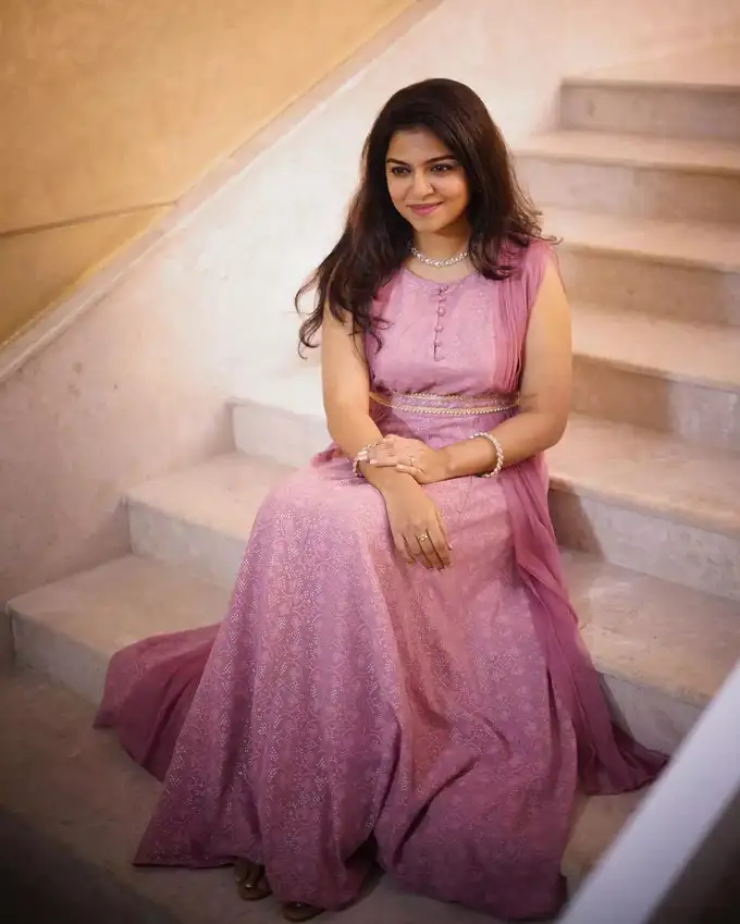 லவ் டுடே ரவீனா ரவியின் கார்ஜியஸ் கிளிக்ஸ்.!