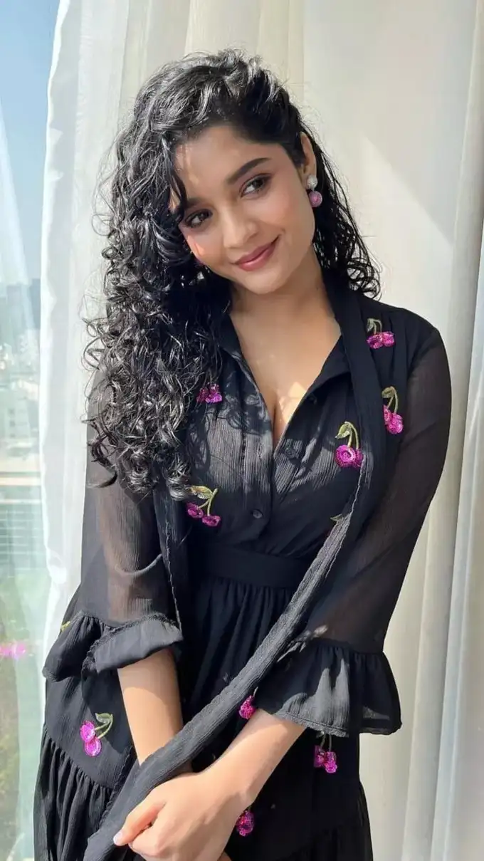 ரித்திகா சிங்கின் லேட்டஸ்ட் போட்டோ ஷுட்