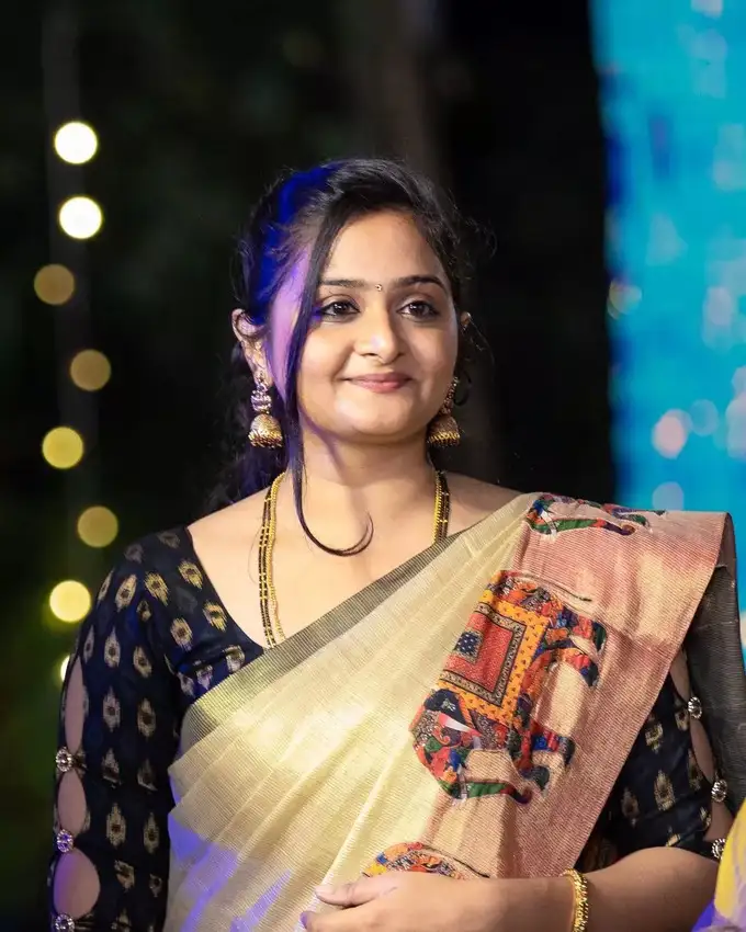 ரஜினிகாந்த் நடிப்பில் வெளியான சந்திரமுகி படத்தில் பொம்மியாக நடித்தவர் பிரகர்ஷிதா.