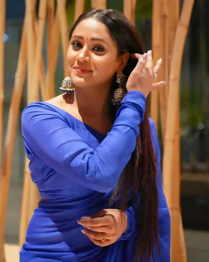 కీర్తి భట్ చీర సొగసులు రూటు మార్చిన ‘మధురానగరి బ్యూటీ హాట్ పిక్స్