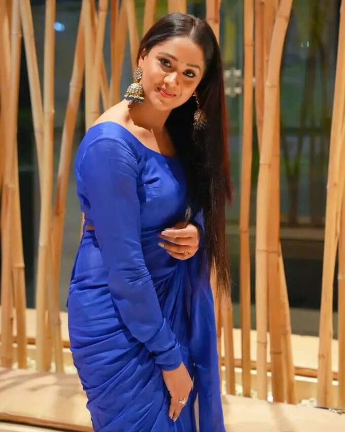 కీర్తి భట్ చీర సొగసులు రూటు మార్చిన ‘మధురానగరి బ్యూటీ హాట్ పిక్స్