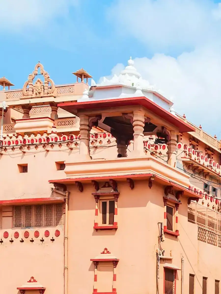 Mathura Temple Dress Code: आगरा-मथुरा के इन मंदिरों में छोटे कपड़े ...