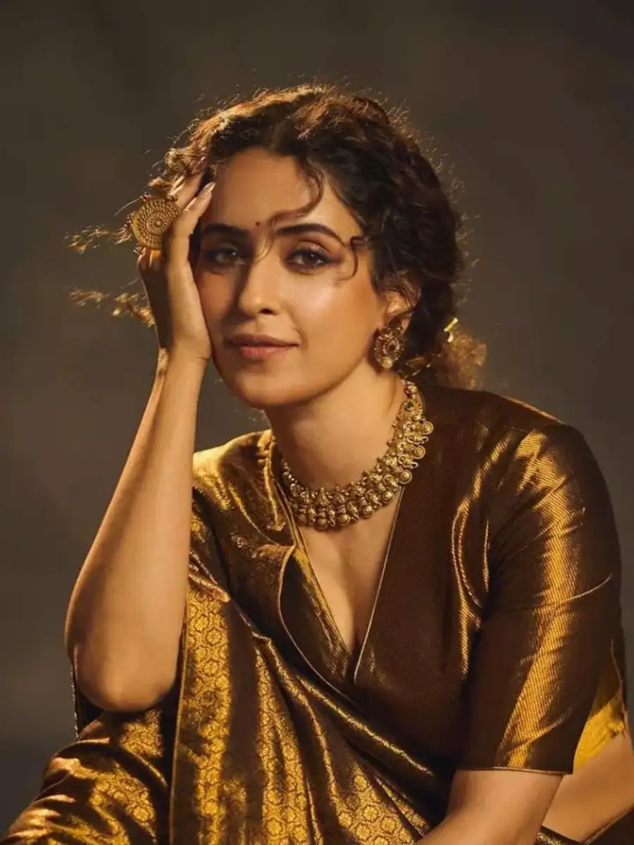 सेलिब्रिटींचे 9 पार्टी लूक | MaharashtraTimes