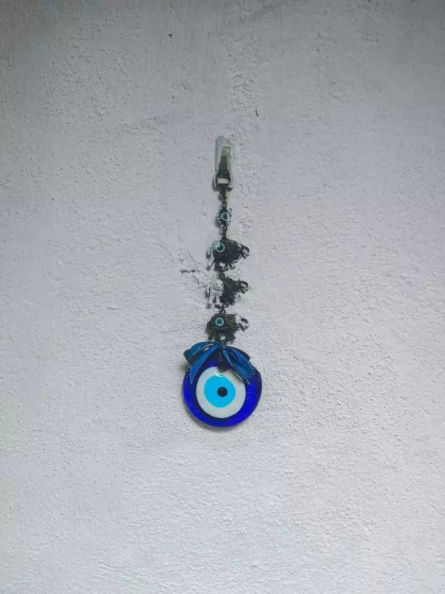 क्या नजर सच में होती है? 'Evil Eye' की जानें सच्चाई | Navbharat Times