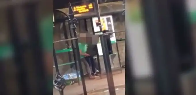 નોટિંઘમશાયર શહેરમાં એક બસ સ્ટેન્ડ પર એક અલગ જ ઘટના સામે આવી છે. કોઈ પણ ...